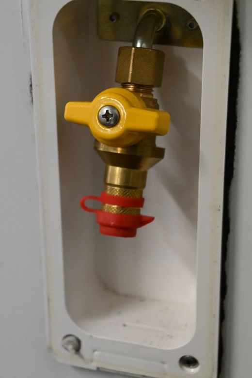 Buiten gasaansluiting | Caravanmakelaaronline.nl